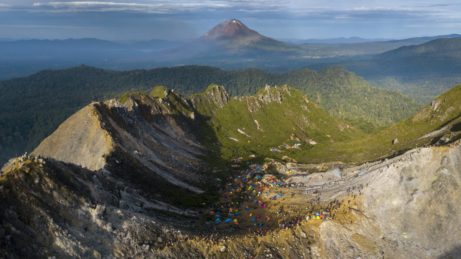 6 Gunung untuk Pendaki Pemula, Cocok buat Pertama Kali