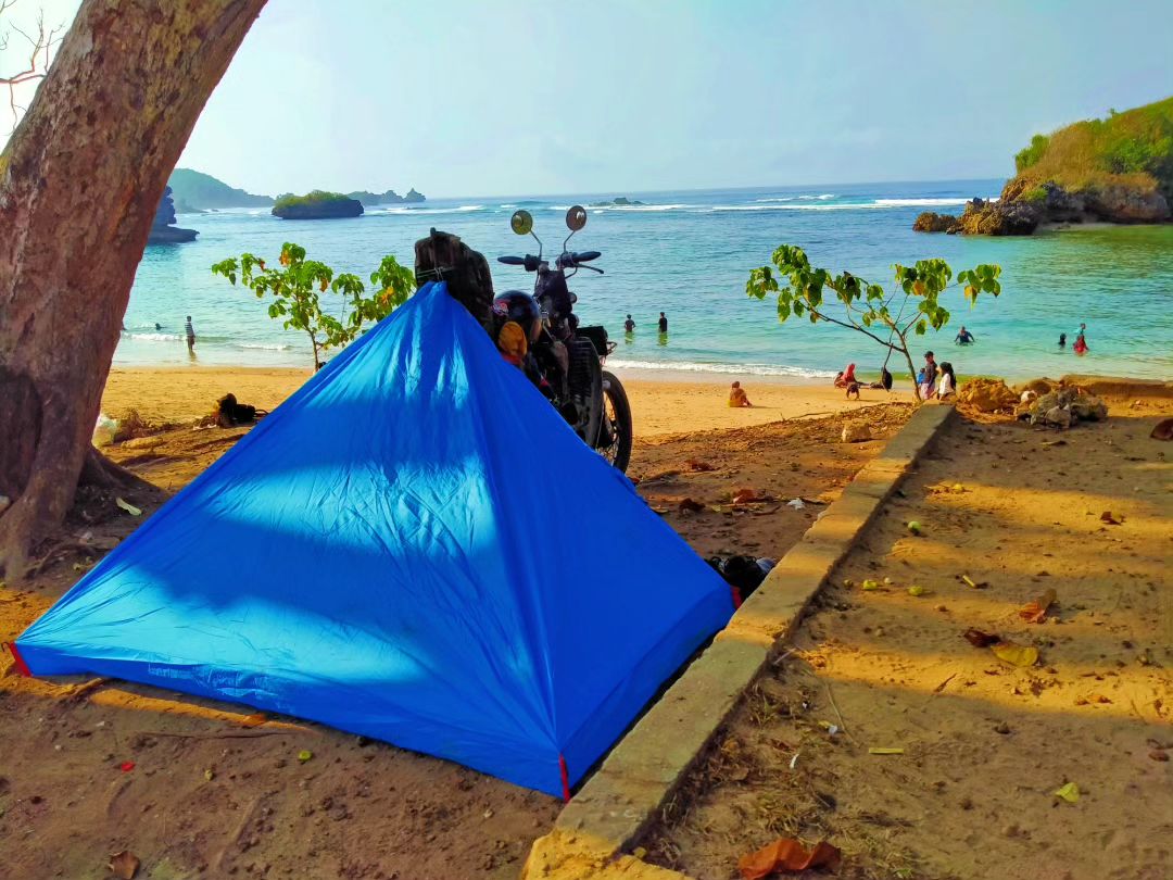 7 Pantai di Malang yang Bisa Buat Camping, Cocoknya Rame-rame