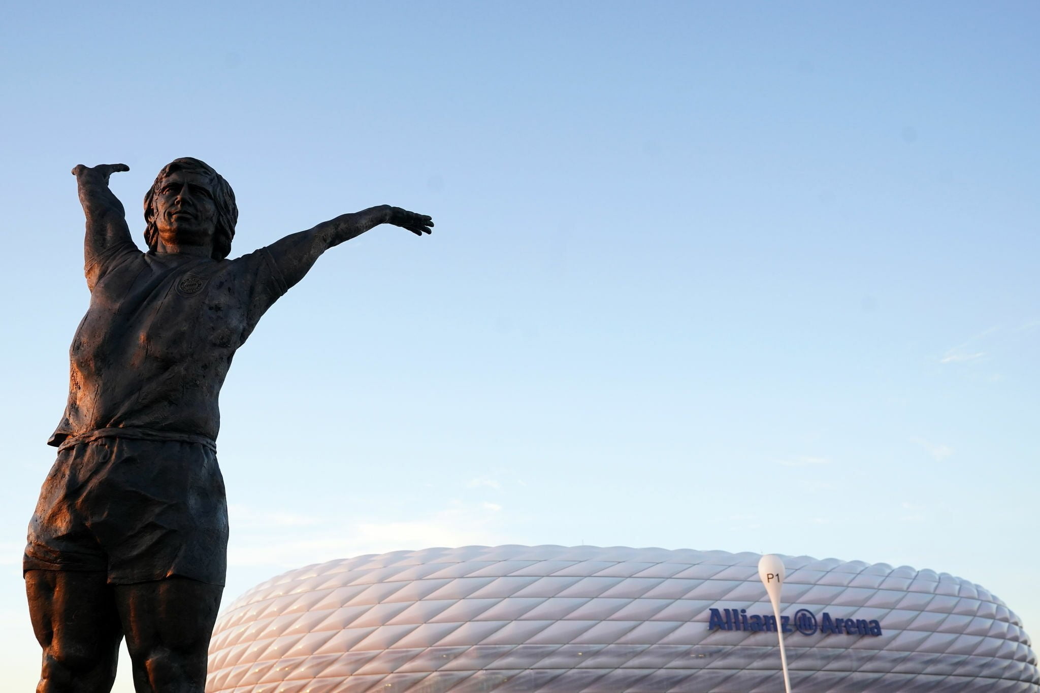 Stadion dengan Patung Legenda Terbanyak, Si Paling Menghormati Legenda