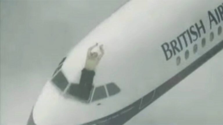 Kisah Timothy Lancaster: Pilot yang Tersedut Keluar dari Pesawat di ...