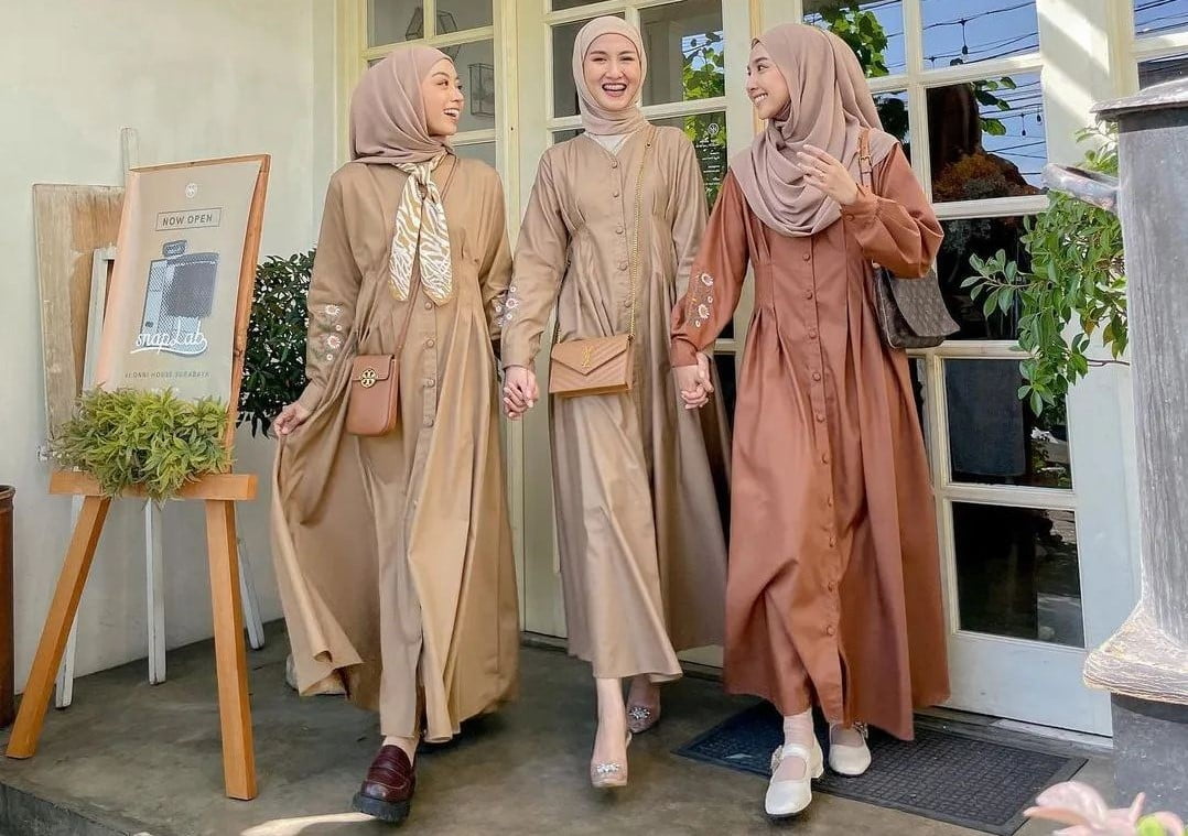 5 Ide Pakaian untuk Interview Kerja Berjilbab, Formal dan Casual