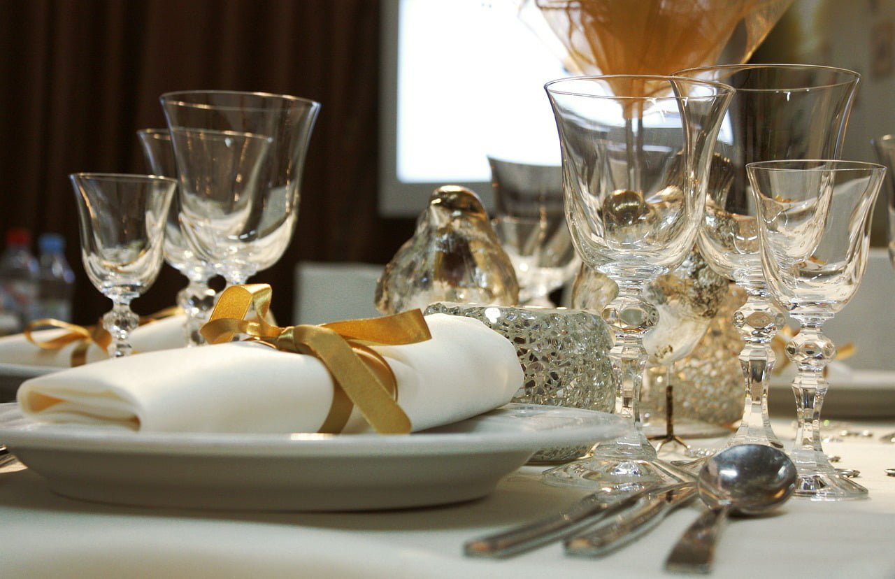 6 Peralatan Table Manner dan Fungsinya, Tiap Alat Beda!