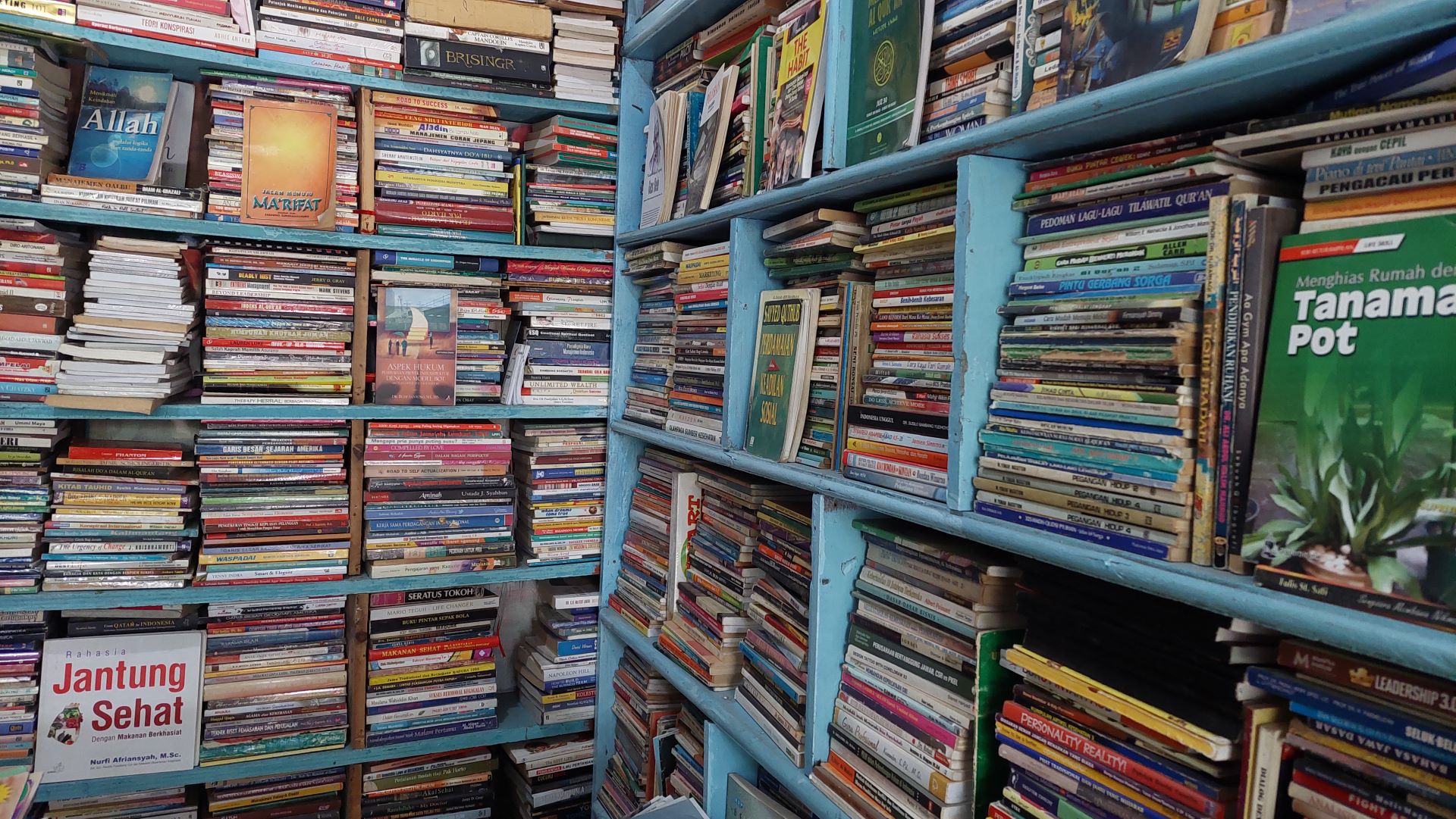 Pasar Buku Velodrome Malang, Terasing di Pinggir Kota