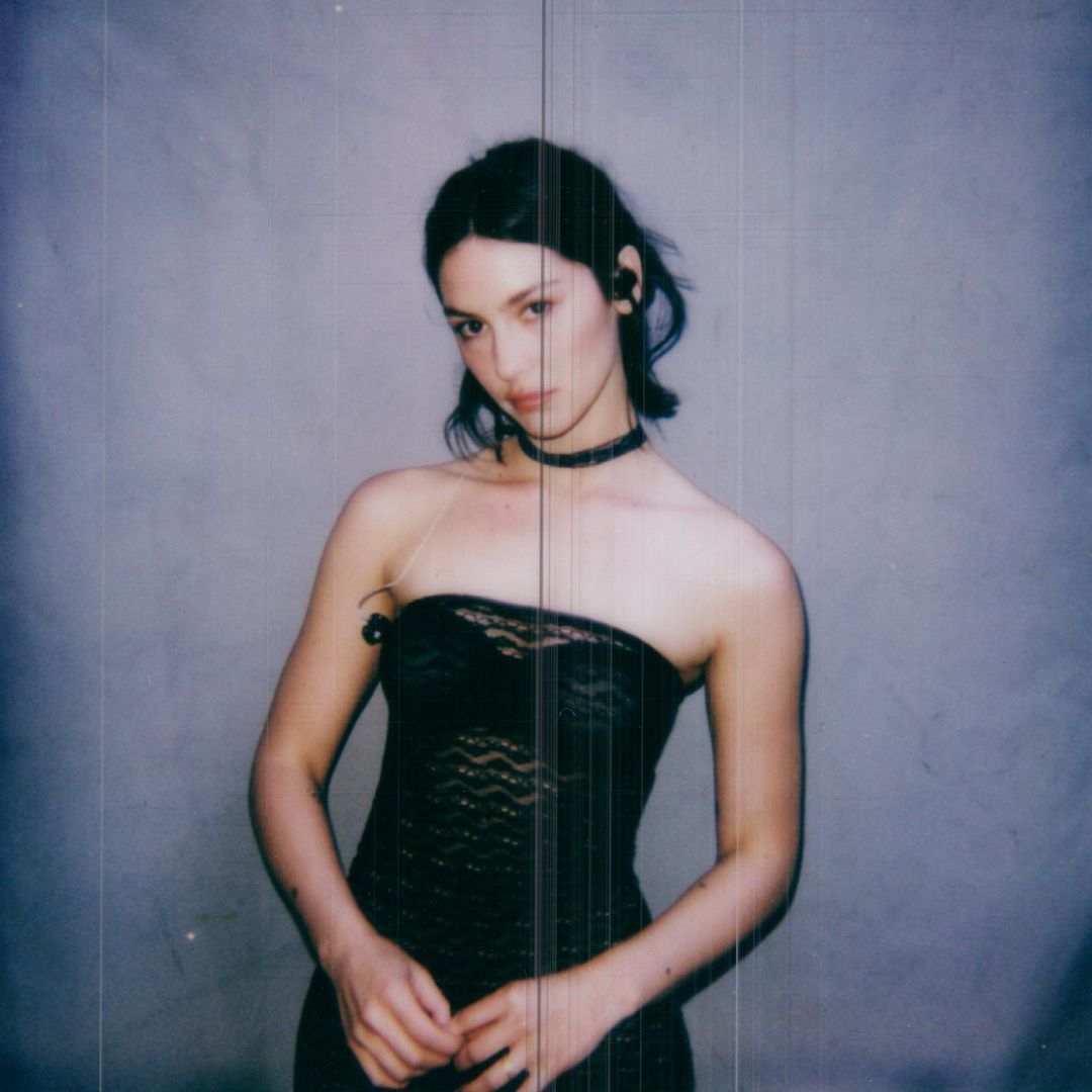 Profil Gracie Abrams: Bintang Baru di Dunia Musik Pop